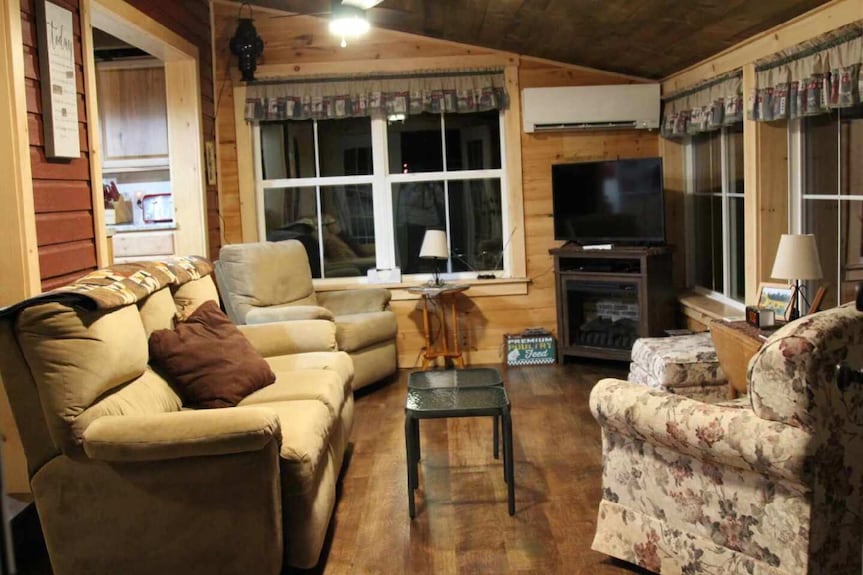 Mountain View Cabins #2 - Maine