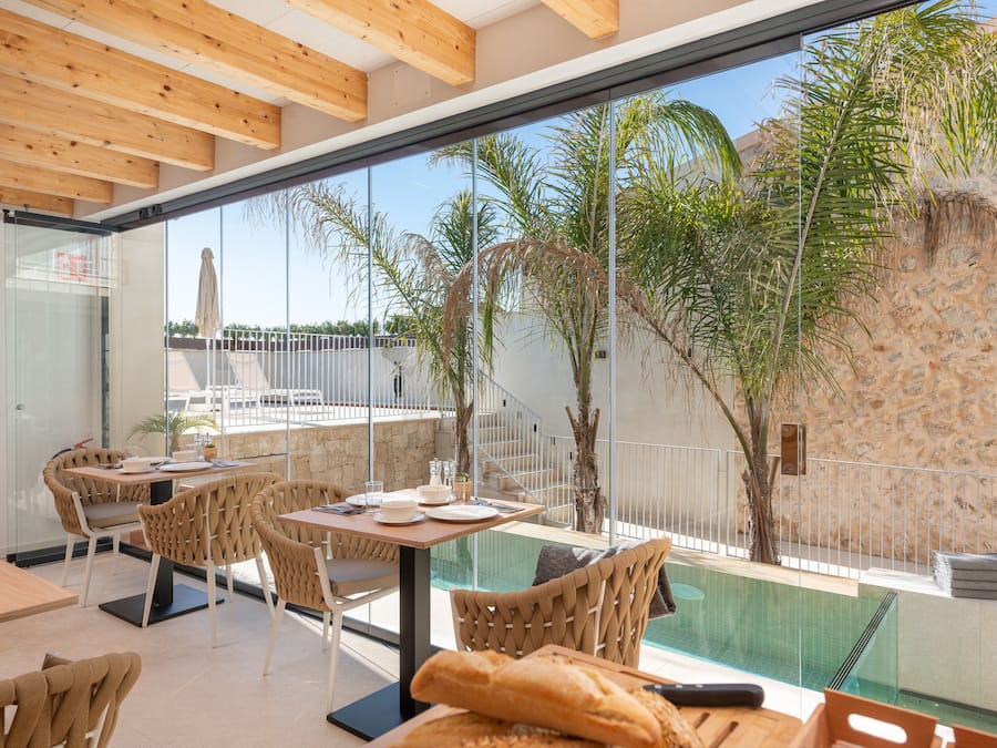 Café da manhã com buffet grátis todos os dias