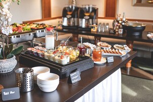 Pequeno-almoço tipo buffet diário (14.00 EUR por pessoa) 
