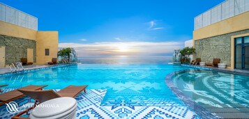 2 piscinas exteriores 