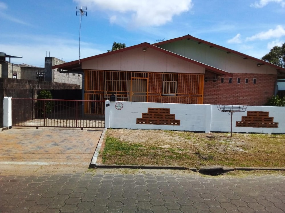 Stunning 3-bed House In Paramaribo, Suriname - Paramaribo