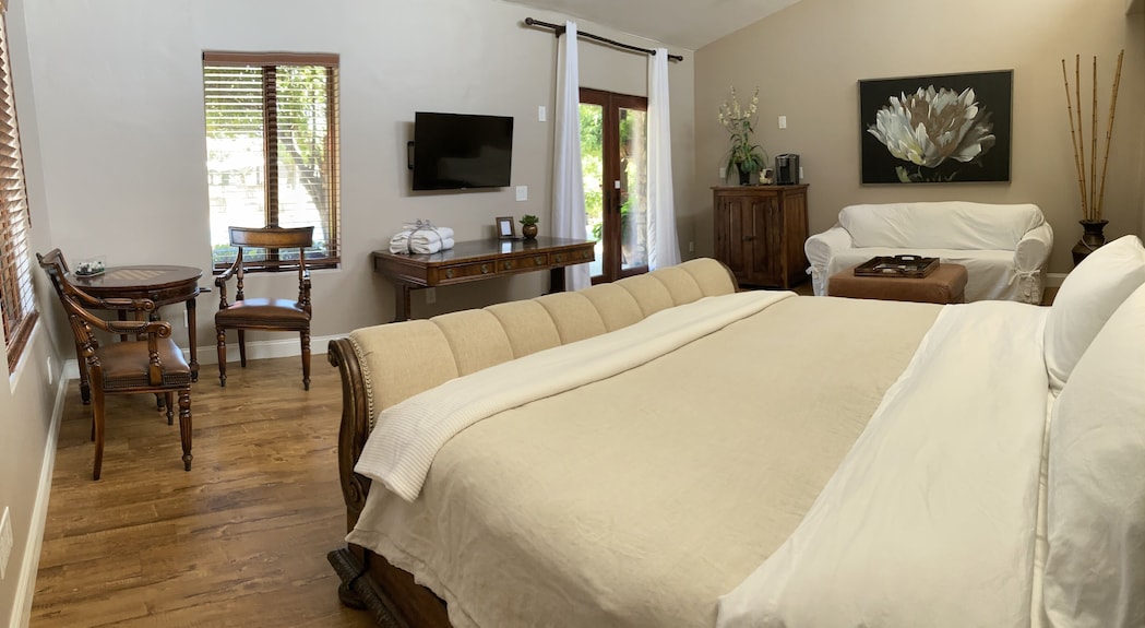 Large Poolside King Suite With Private Entrance-villa Riposo Winery - Morgan Hill, CA