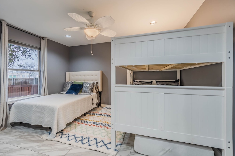 Charming 4br/2b Home - 5 Min From Airport, World-class Dining & Entertainment V - Dallas, TX