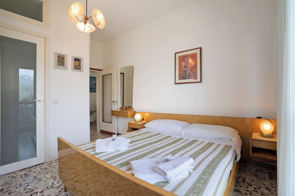 Ferienhaus 'Carolina' Mit Seeblick, Privater Terrasse Und Wi-fi - Salò