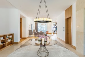 Villa Presidencial | Minibar, cofre no quarto, secretária, Wi-fi grátis 