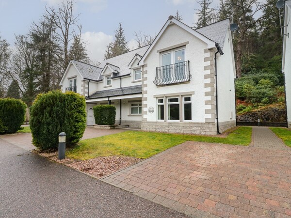 4 River Court - Loch Ness