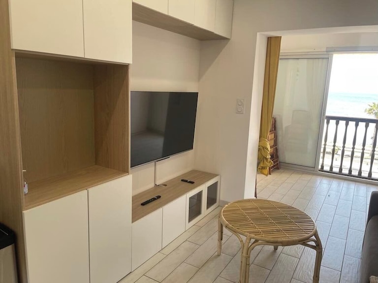 At Brusc: Facing The Beach Parking, Sheets, Wifi All Included! - Var