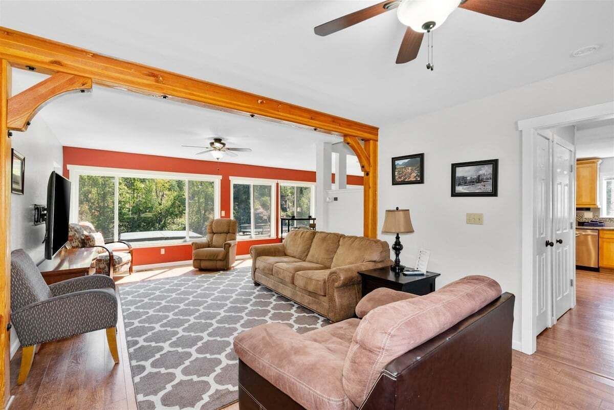 Cozy Winter Escape - Hot Tub, Sauna & Scenic Views - Cashmere, WA