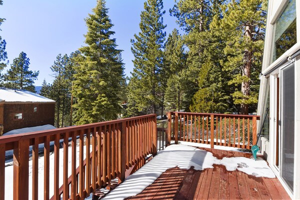 Tahoe Bear House | Beautiful Mountain Getaway W\/ Grill, Nearby Golf & Beach! - Kings Beach, CA