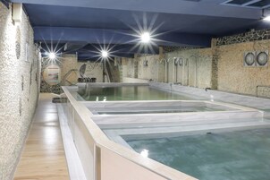 Banheira de hidromassagem interior