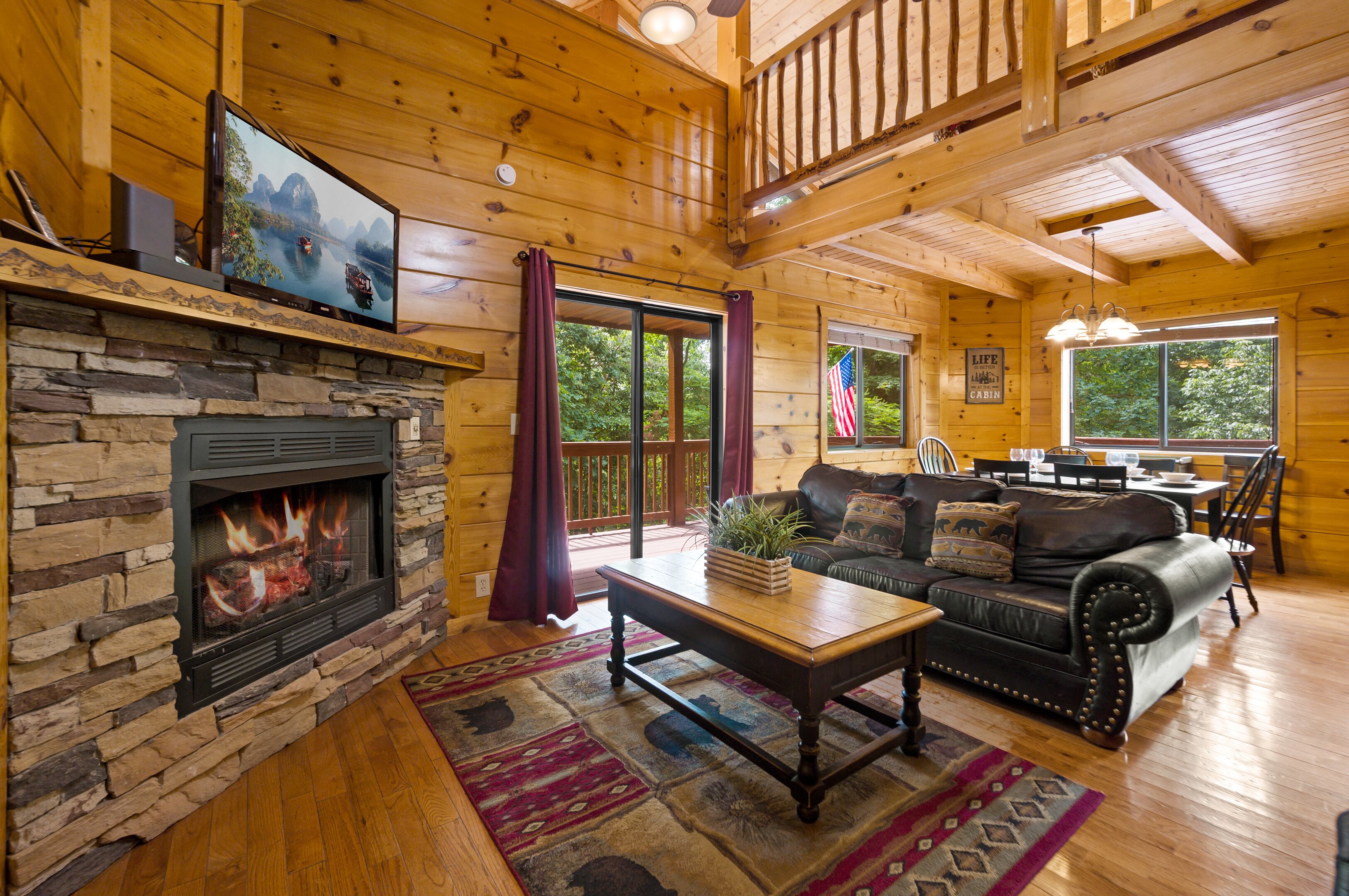 Free Attractions, Outdoor Firepit, Hot Tub, Pool Table - Pigeon Forge, TN