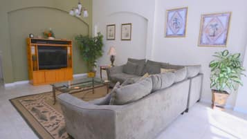 Casa Standard | Sala de estar | TV de ecrã plano