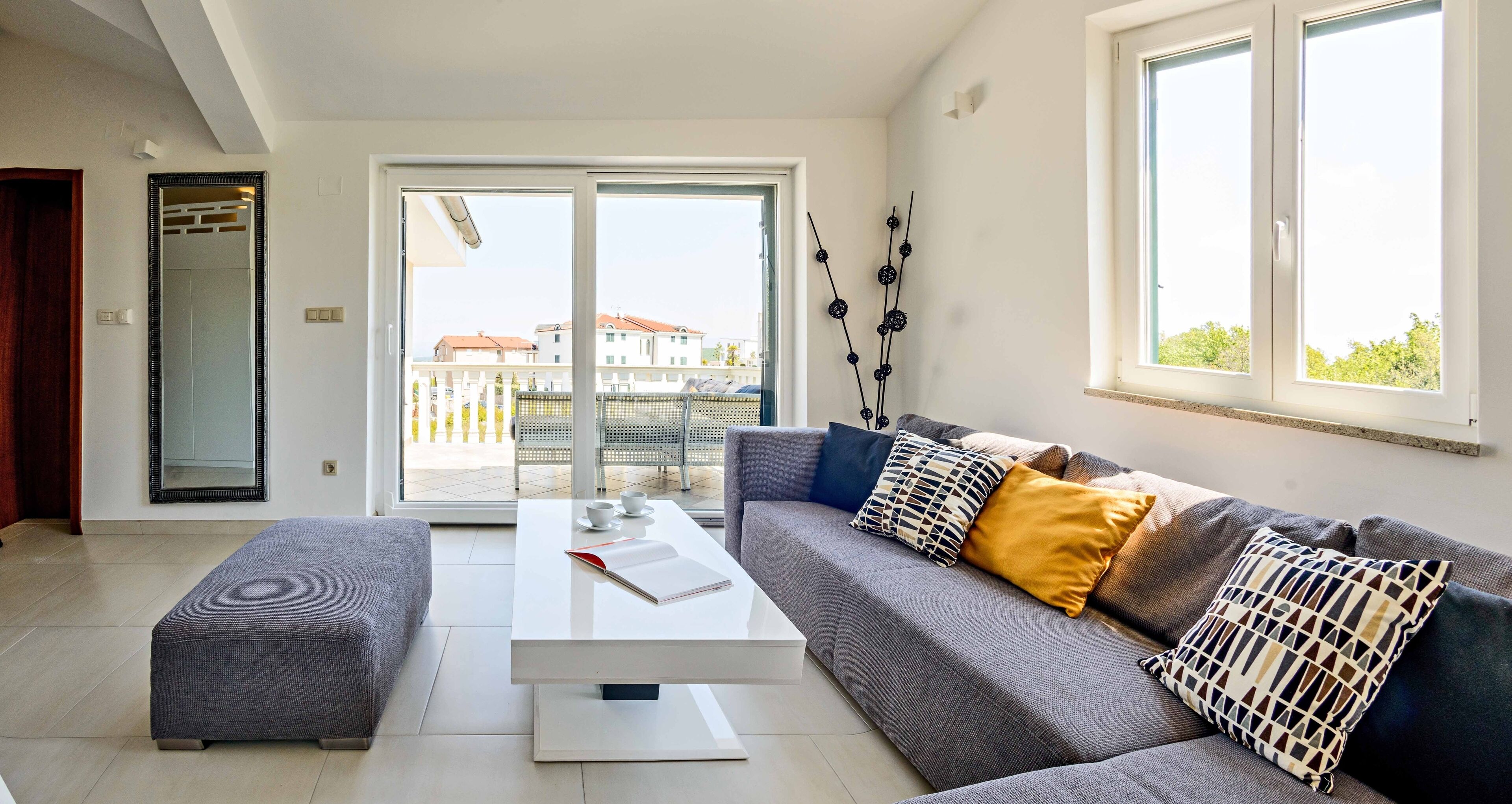 3-zimmer-ferienwohnung Mit Terrasse Und Meerblick Vantacici, Krk (A-19292-a) - Malinska