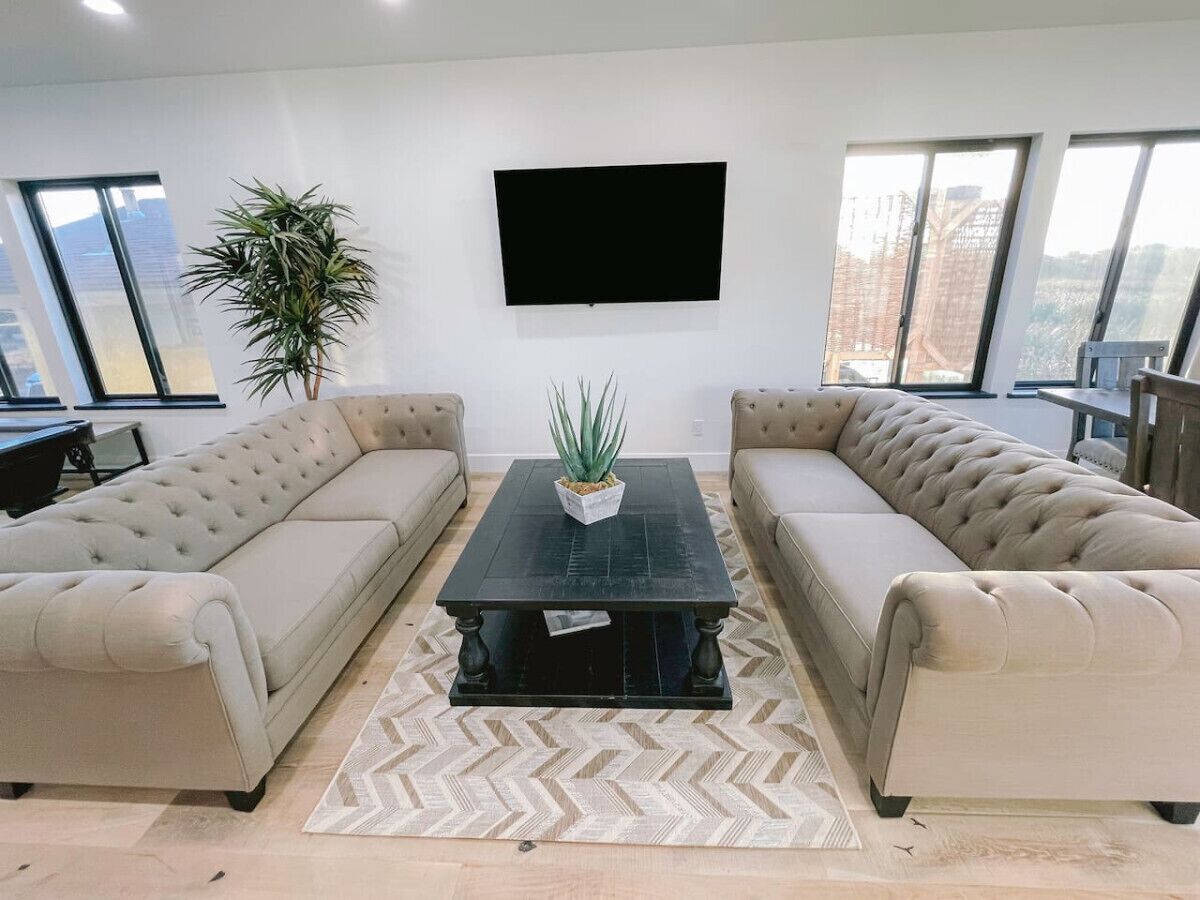 Luxurious Home! Hot Tub! 2 Min Walk To Beach! - Arroyo Grande, CA