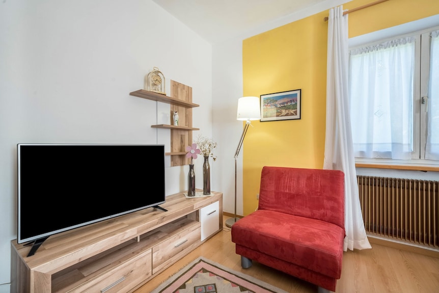 Holiday Apartment 'Oase' With Shared Pool, Shared Garden And Wi-fi - Lana