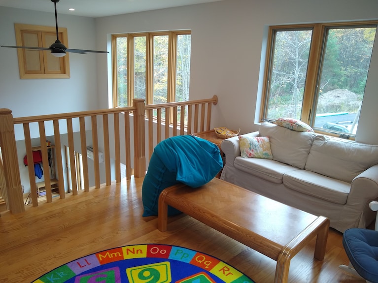 Large Relaxing House In 25 Acres Of Private Woods With Lake Access. - Brooks Pond, MA