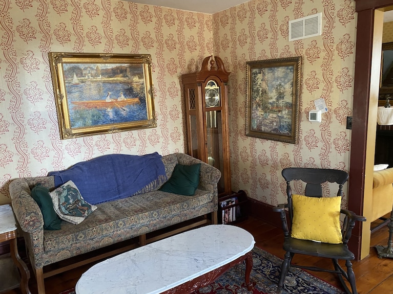 The Historic Strasburg Carriage House At French Country Manor Estate - Strasburg, PA