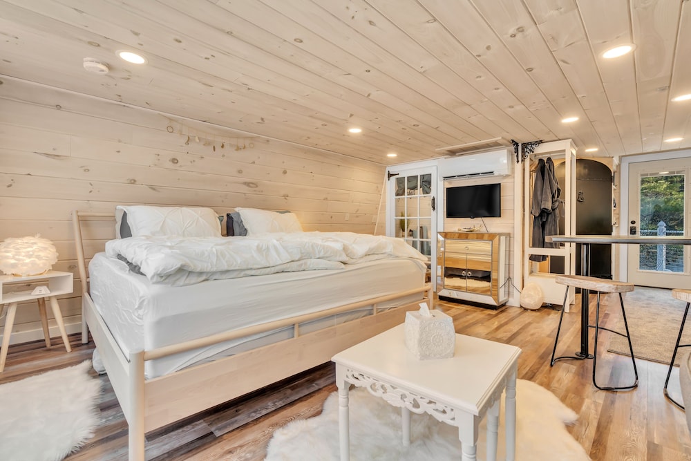 Lotus Spa, Your Home Away From Home - Maine