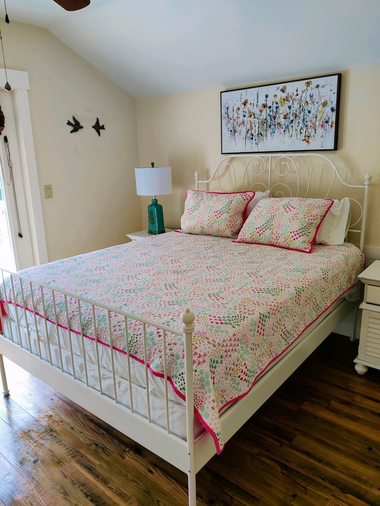 Condor Nest-private Home-walk To Downtown & The Water!
New Heated Pool! - Dunedin, FL