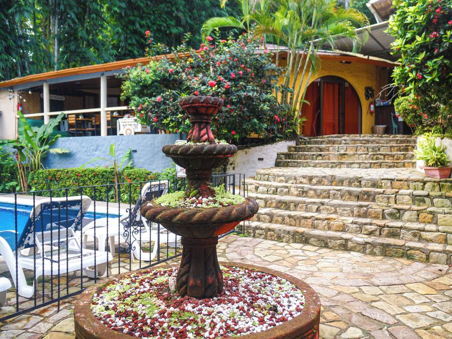 Piscina exterior, da(s) 8:00 à(s) 20:00, guarda-sóis, espreguiçadeiras