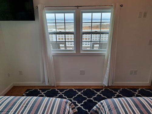 Beachcliff- Beachfront Home - Third Beach Middletown