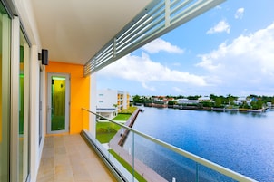 Vila superluxo, 3 quartos, terraço, vista para o canal | Vista da sacada