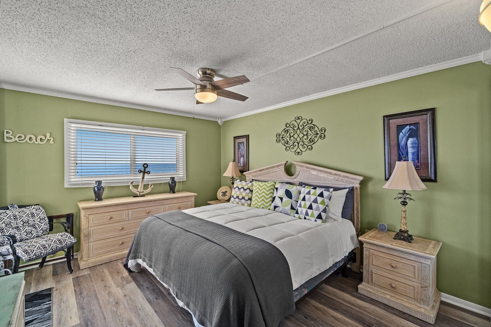 Awesome Get Away With Gulf View 3 Br 2 Bath 2 Pools Beach Chairs Included - Panama City, FL