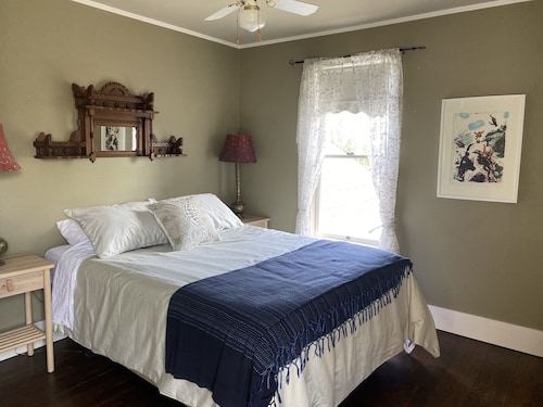 The Cumberland House - Comox