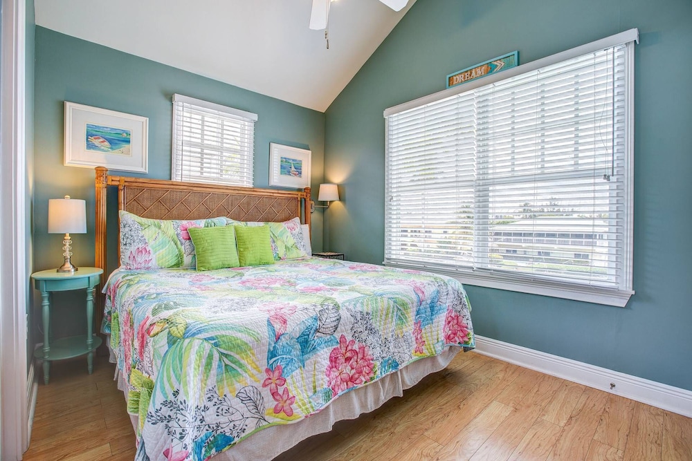 Manatee Bay: Escape To This 2br Duck Key Villa, Private Patio, Dip Pool & Easy Access To Marathon - Duck Key, FL
