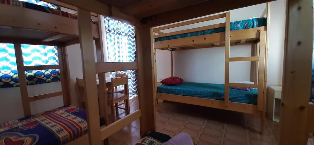 Room In Guest Room - Beautiful 1 Bed In Mixed Dormitory Room 1 - Ah Maio - Cabo Verde