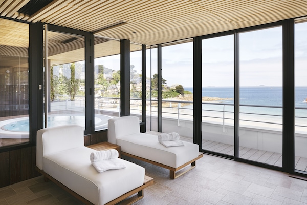 Sala(s) para tratamentos a casais, sauna, banheira de hidromassagem