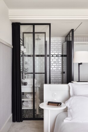Quarto Duplo Superior, varanda | Casa de banho | Um secador de cabelo, roupões, toalhas fornecidas 