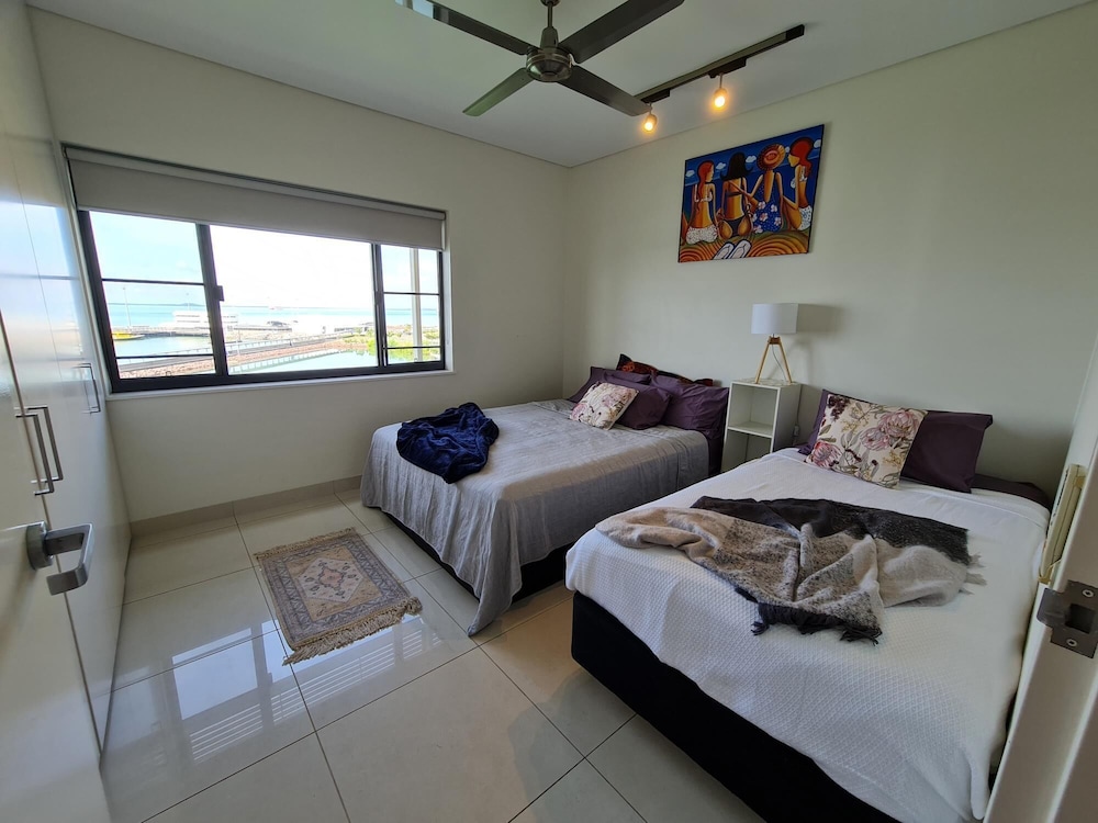 Luxury Oceanfront Escape. Stay Where The City Meets The Sea.
2.5 Br, 2 Bth - Darwin