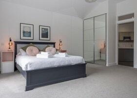 3 quartos, com decoração personalizada, com mobília individualizada 