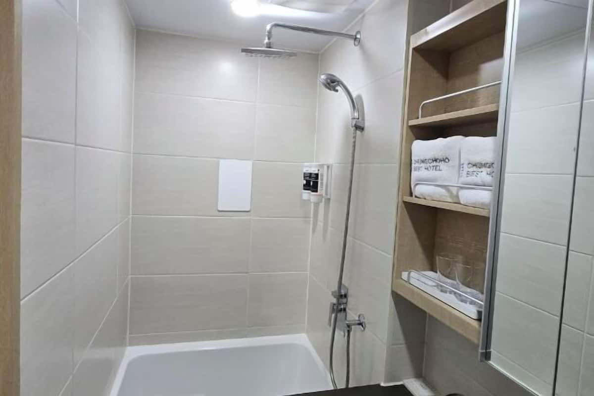 Wi-fi grátis, roupa de cama fornecida