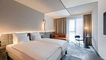 Superior Room, 1 Double Bed with Sofa (zwei getrennte Matratzen) | Roupa hipoalergénica, minibar, cofre no quarto