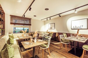 Café da manhã com buffet grátis todos os dias