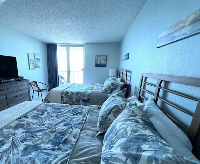 Wake Up With A View In A Beautiful Condo - Pensacola Beach, FL