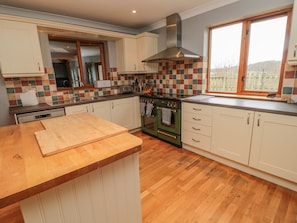 Casa de Campo | Cozinha privada | Um frigorífico, uma máquina de lavar louça, uma chaleira elétrica