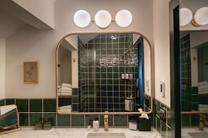 Penthouse Deluxe | Casa de banho | Um secador de cabelo, Piso aquecido (casa de banho), toalhas fornecidas