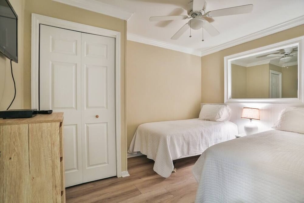 Simply Relaxed 2/2 - King - Myrtle Beach Resort - Near Myr - South Carolina