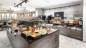 Café da manhã com buffet todos os dias (EUR 19 por pessoa)