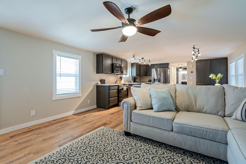 Newly Updated Home On Spacious Lot Located Outside Of The City - Arizona