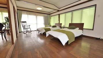 Casa Básica (1-4pax for 2 rooms on1F, 5-6pax for 3) | Edredões de penas, Wi-fi grátis