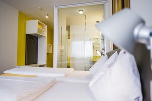Cofre no quarto, secretária 