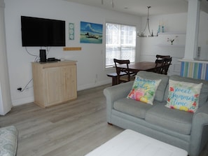 Apartamento em Condomínio Fechado, 1 quarto | Sala de estar