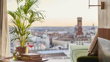 Suite (Penthouse) | Roupa hipoalergénica, minibar, cofre com capacidade para portátil