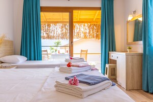 Quarto superior, vista para o mar | Wi-Fi de cortesia, roupa de cama