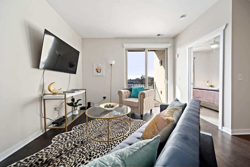 Charming Trailside Condo Near Downtown Tc - Traverse City, MI