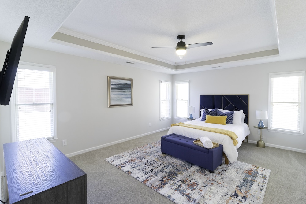 Oh, This Is Nice!! Sleeps 9 People. - Huntsville, AL